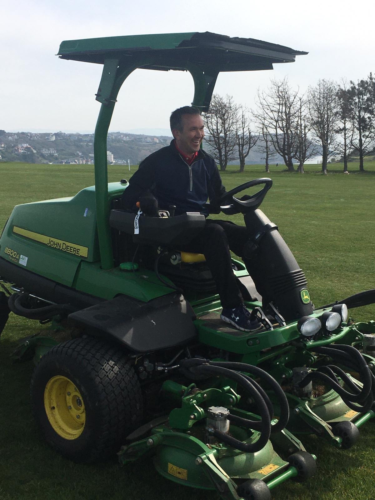 ‘Golf club of the decade’ manager is now a lockdown greenkeeper ...