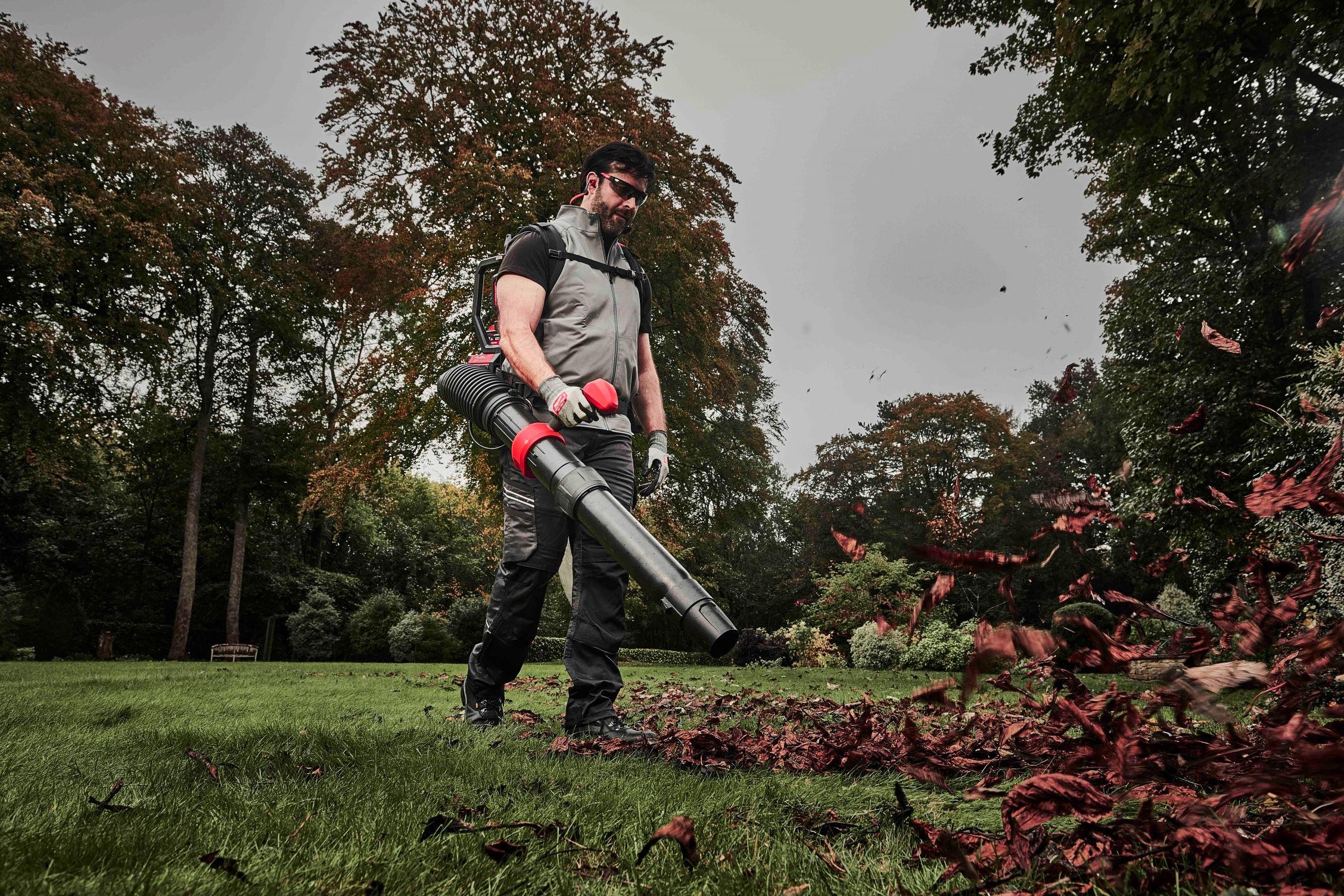 Milwaukee Tool introduces the M18 FUEL DUEL BATTERY BACKPACK BLOWER ...