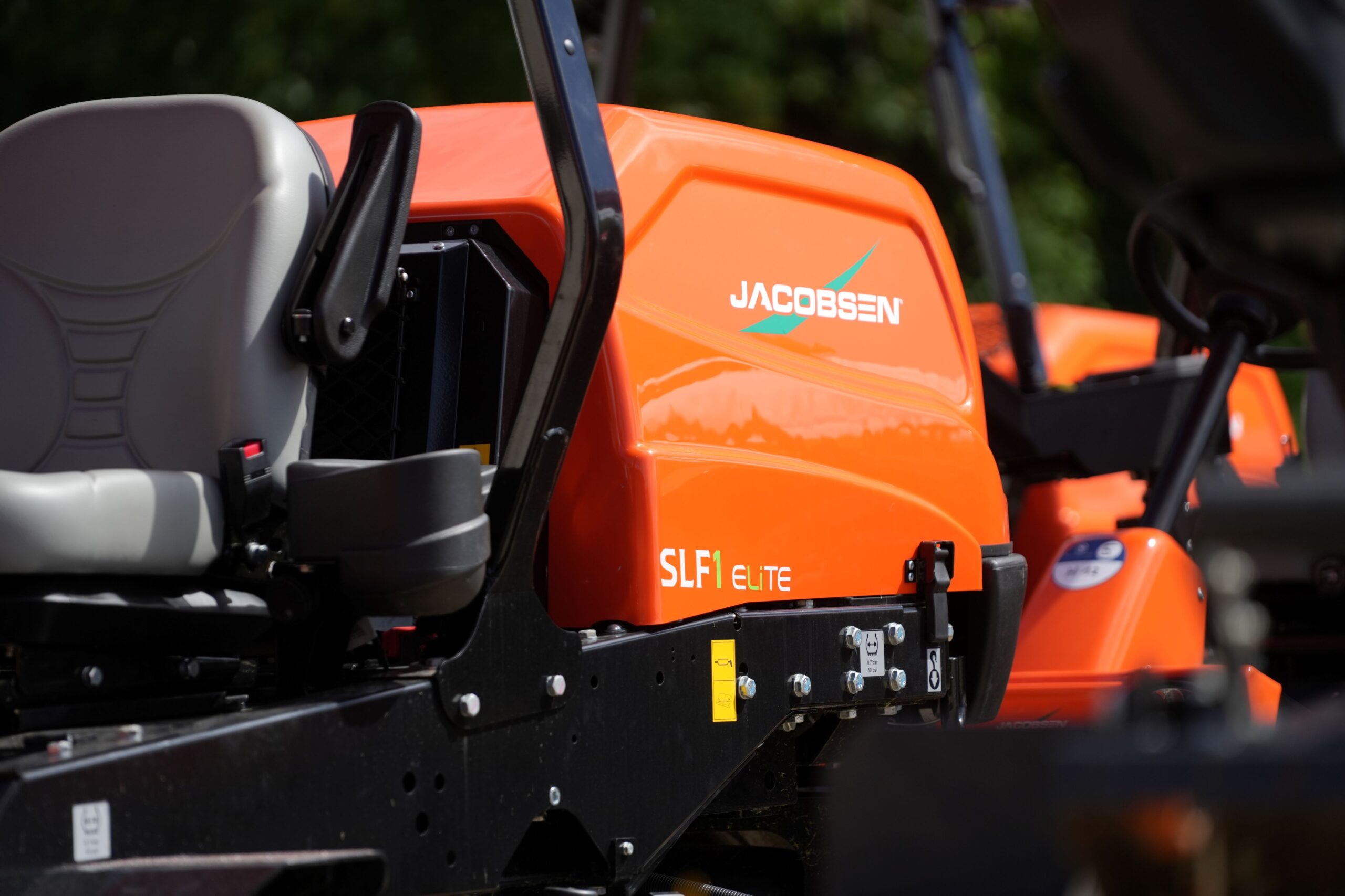Behind the scenes with the world’s first all electric fleet of mowers at Le Golf National ...
